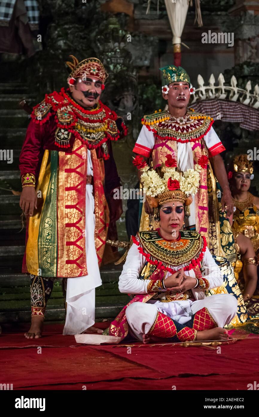 Janger dance hi-res stock photography and images - Alamy