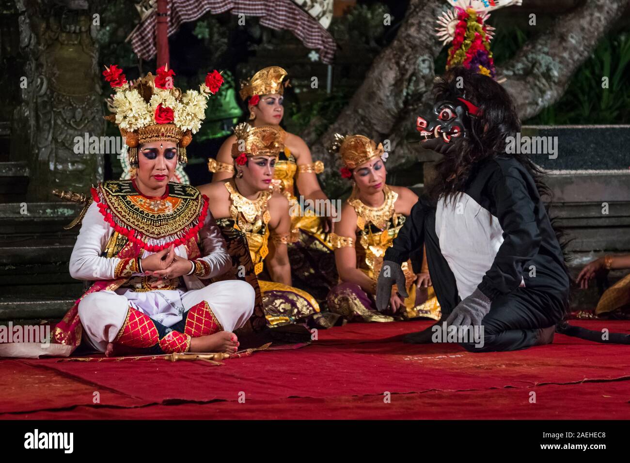 Janger dance hi-res stock photography and images - Alamy