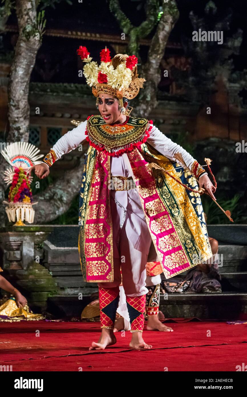 Traditional Balinese Janger performance under the stars in Ubud, Bali ...