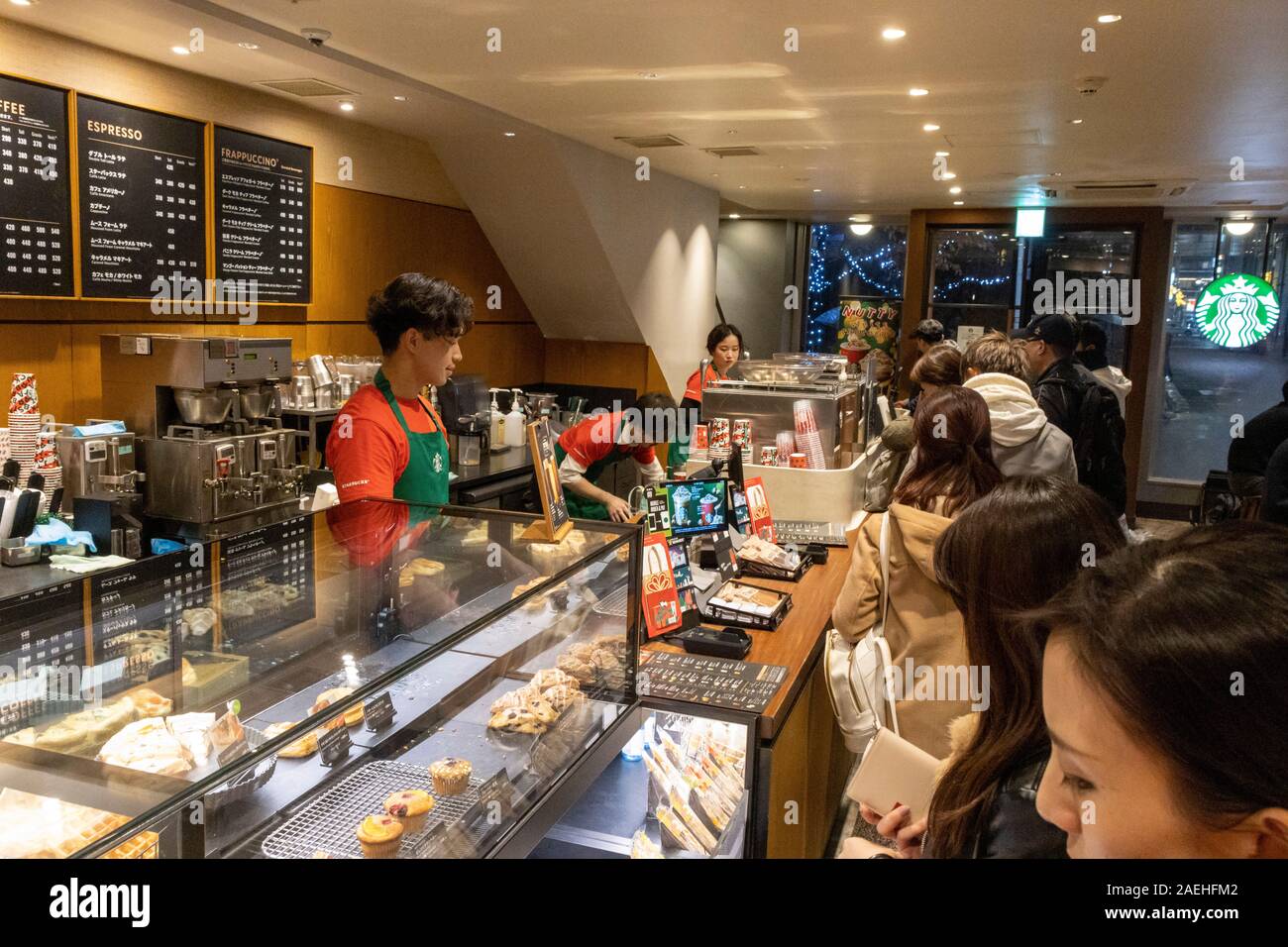 Customers queuing in line hi-res stock photography and images - Alamy