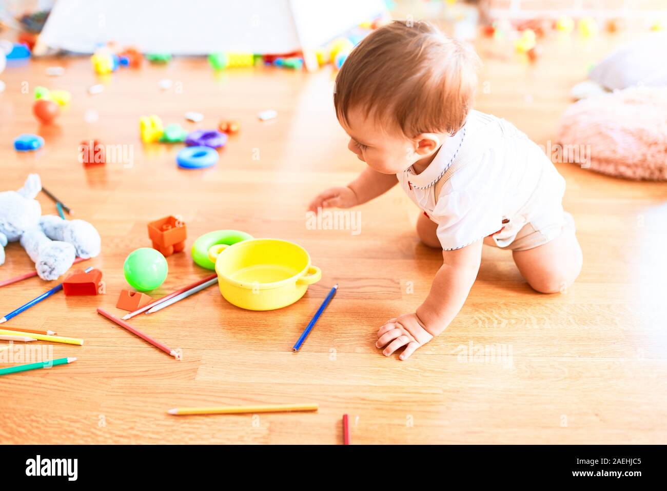 Infant crawling school hi-res stock photography and images - Alamy