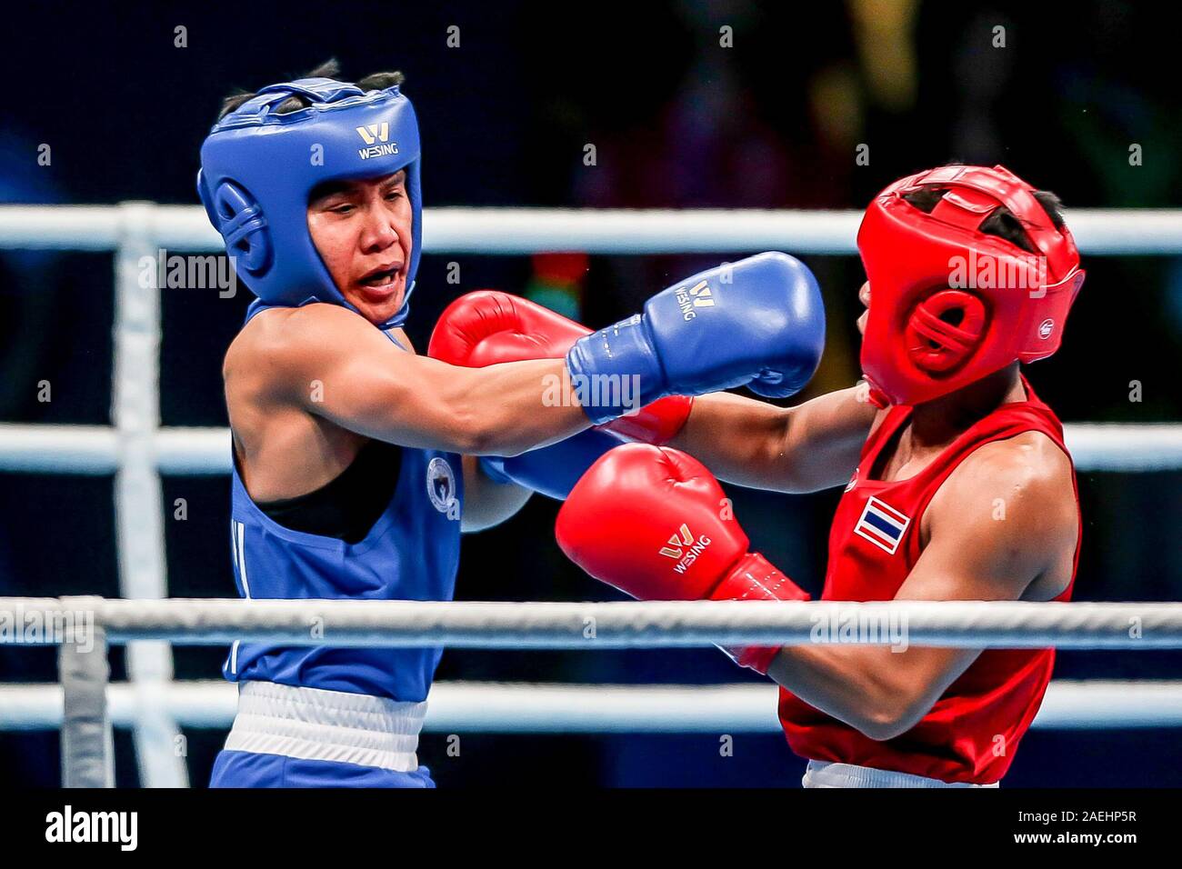 Manila, Philippines. 9th Dec, 2019. Sudaporn Seesondee (R) of Thailand ...