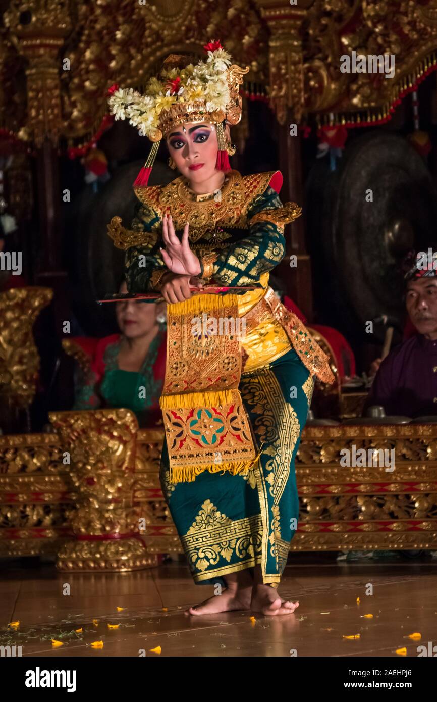Traditional Balinese dance performance in Ubud, Bali Stock Photo - Alamy