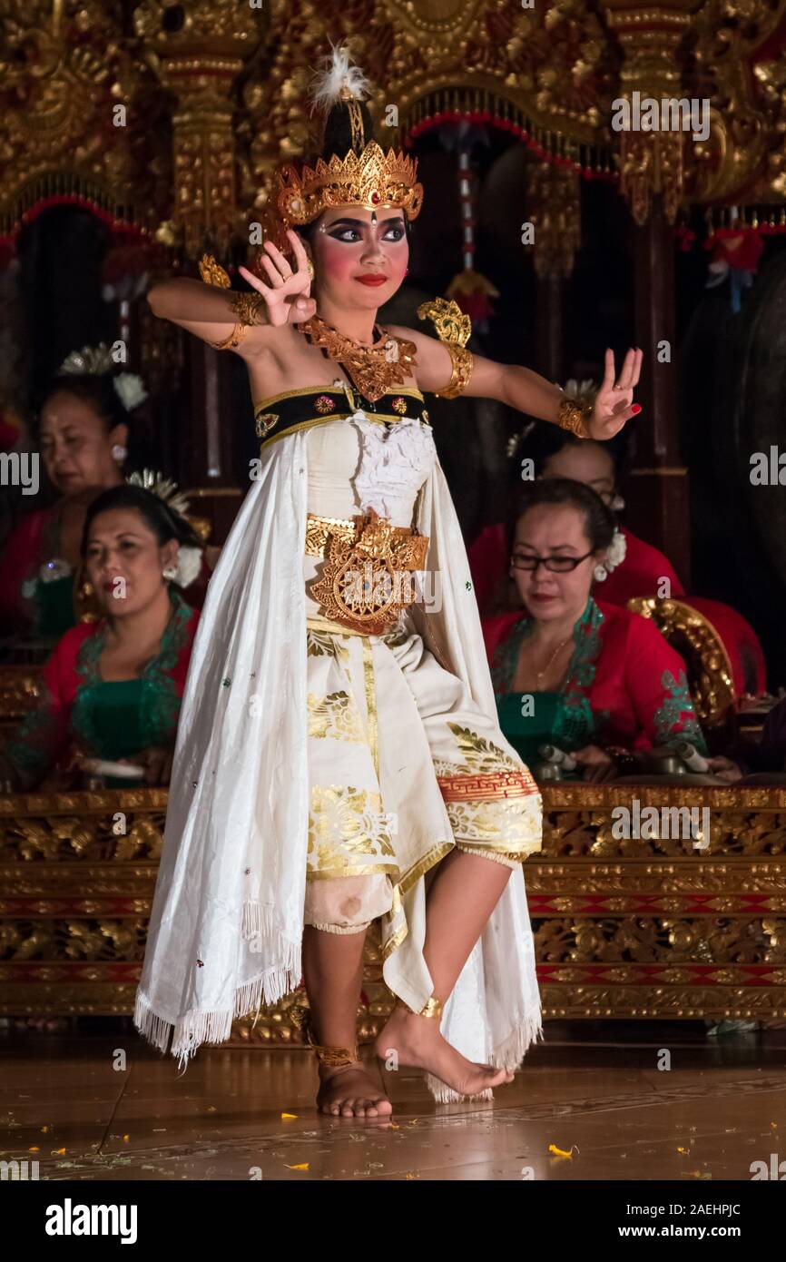 Traditional Balinese dance performance in Ubud, Bali Stock Photo - Alamy