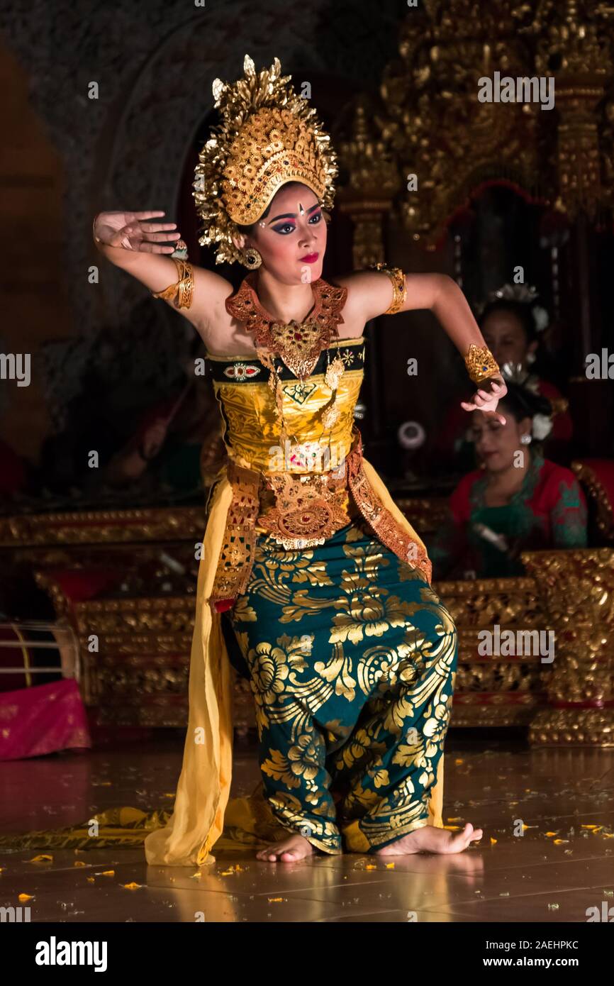 Traditional Balinese dance performance in Ubud, Bali Stock Photo - Alamy