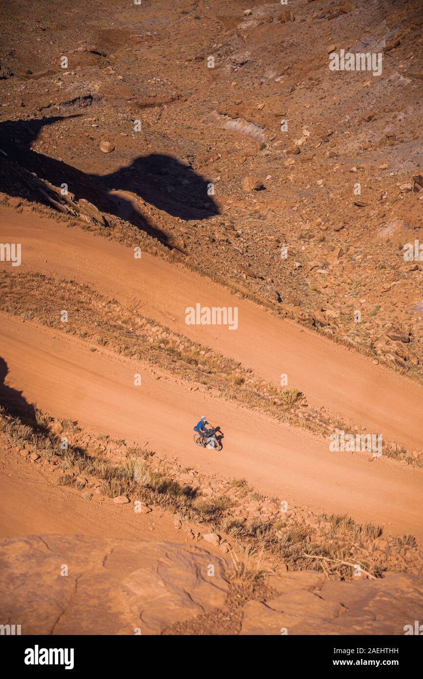 White rim road hi-res stock photography and images - Alamy