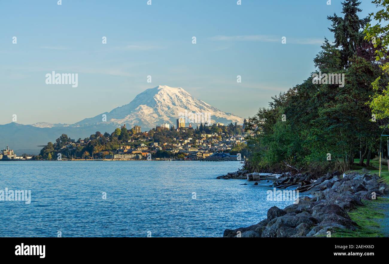 A view of Mount Rainier and the shoreline in Ruston, Washington Stock ...