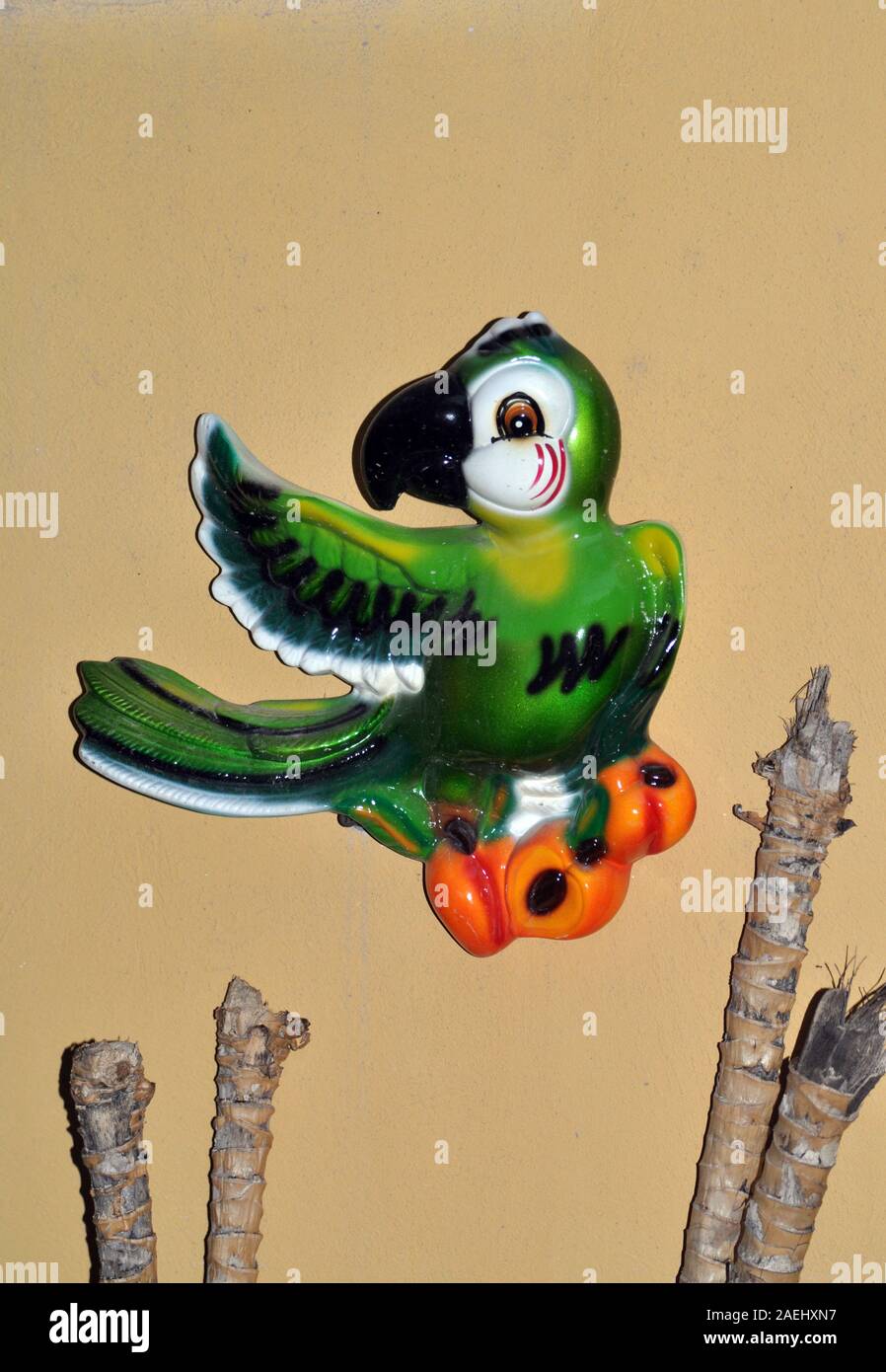 Ceramic parrot hi-res stock photography and images - Alamy