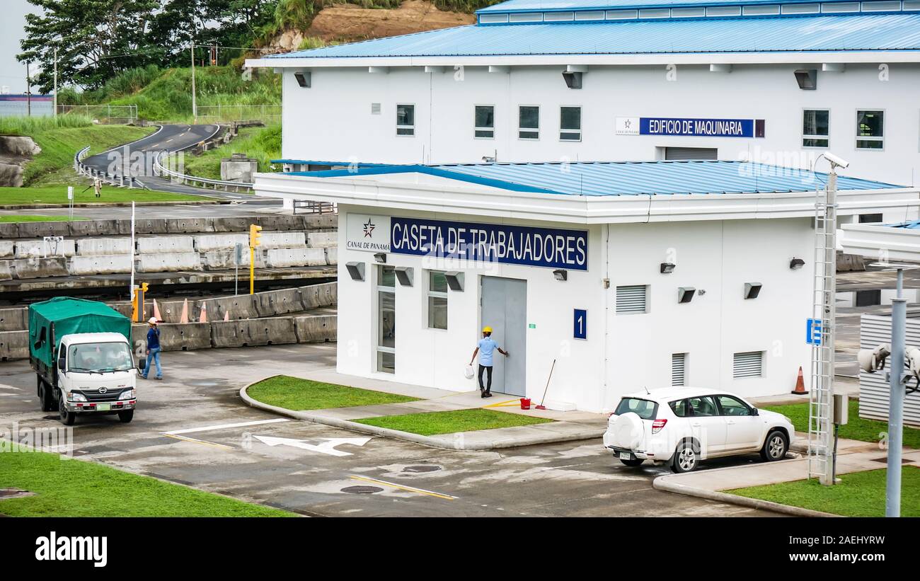 Panama canal construction workers hi-res stock photography and images ...