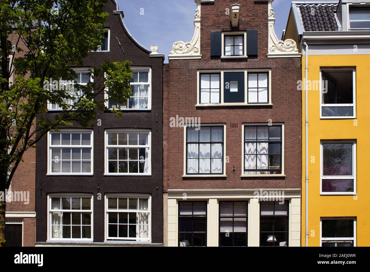 Buildings typical architecture hi-res stock photography and images - Alamy