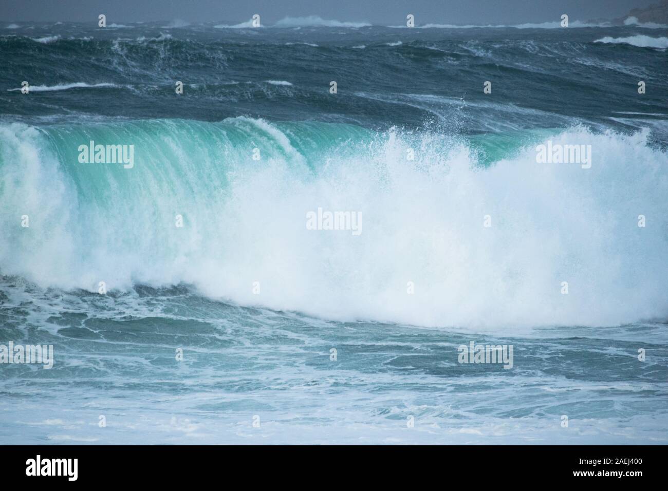 Breaking splash hi-res stock photography and images - Alamy