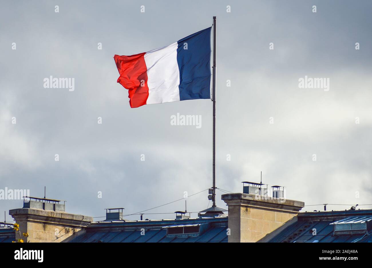French flag on pole hi-res stock photography and images - Alamy