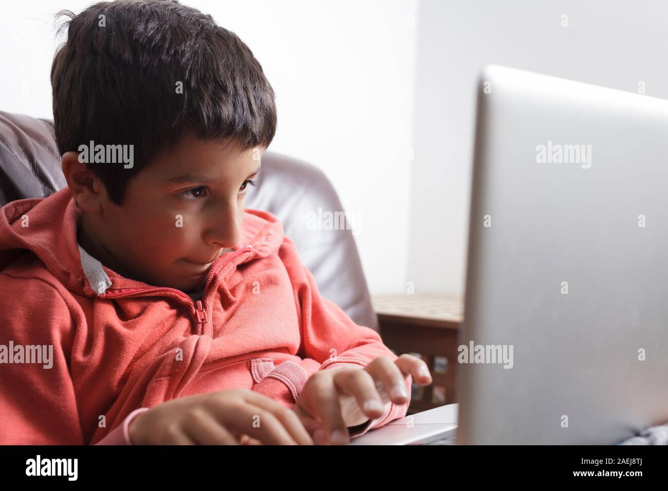 Child safe browsing hi-res stock photography and images - Alamy