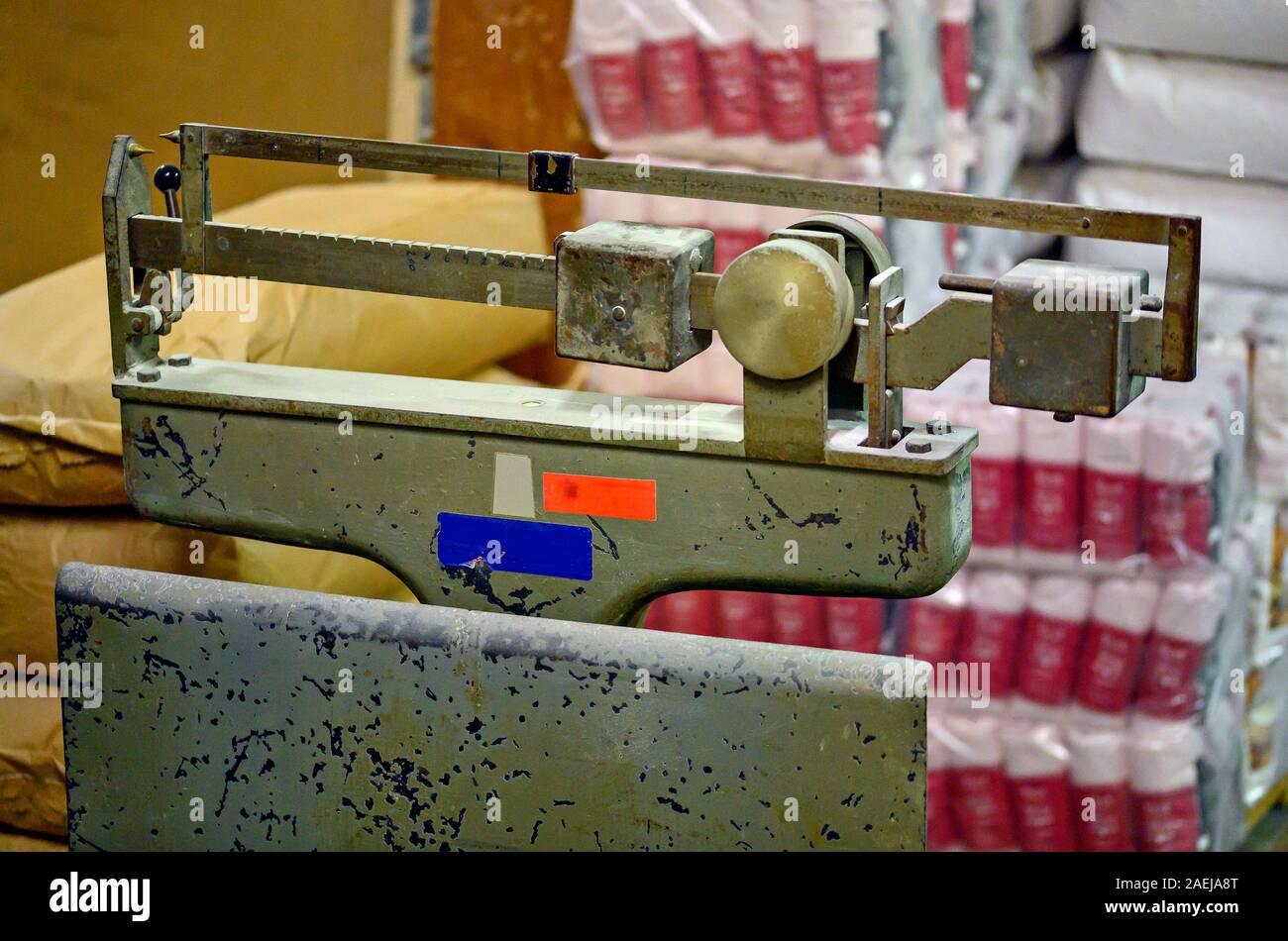 old weighing scale in the packing department of a grain mill Stock ...