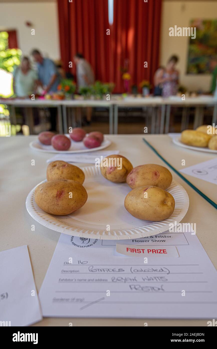 Show potatoes hi-res stock photography and images - Alamy