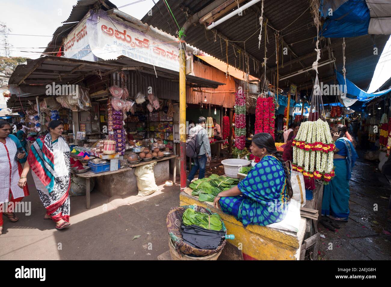 Indian shopping hi-res stock photography and images - Alamy