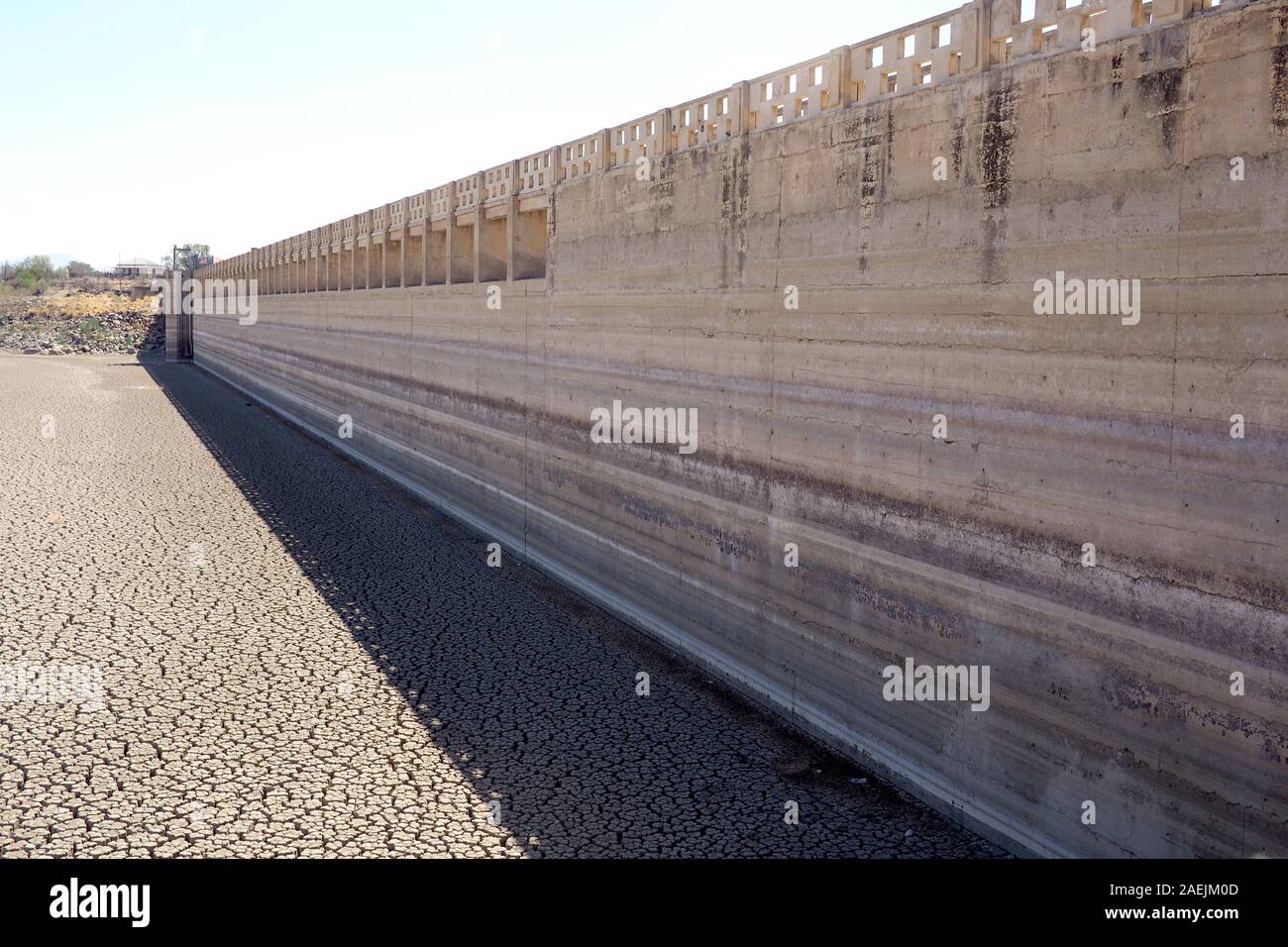 Parched landscape drought hi-res stock photography and images - Alamy