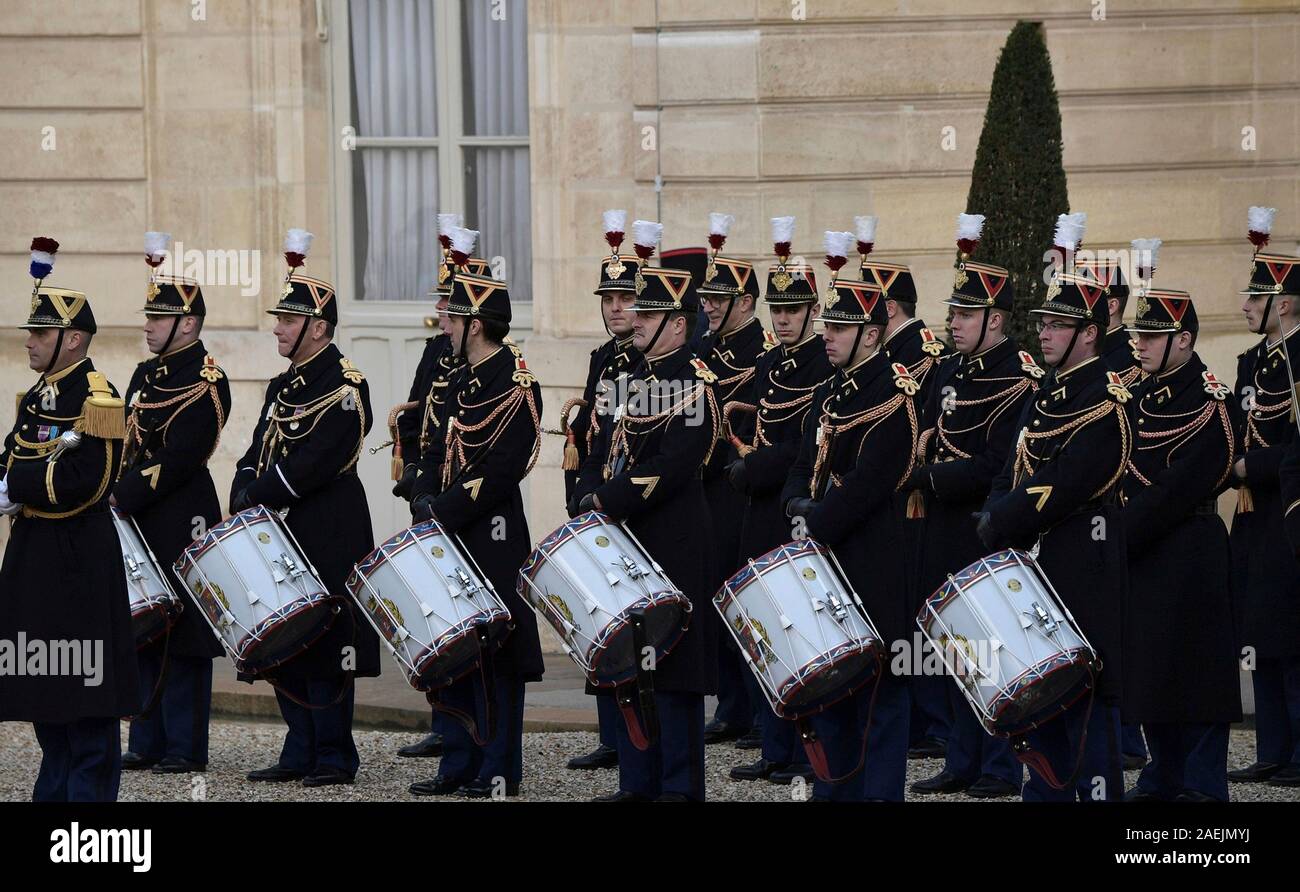 Military honour guard stands hi-res stock photography and images - Alamy