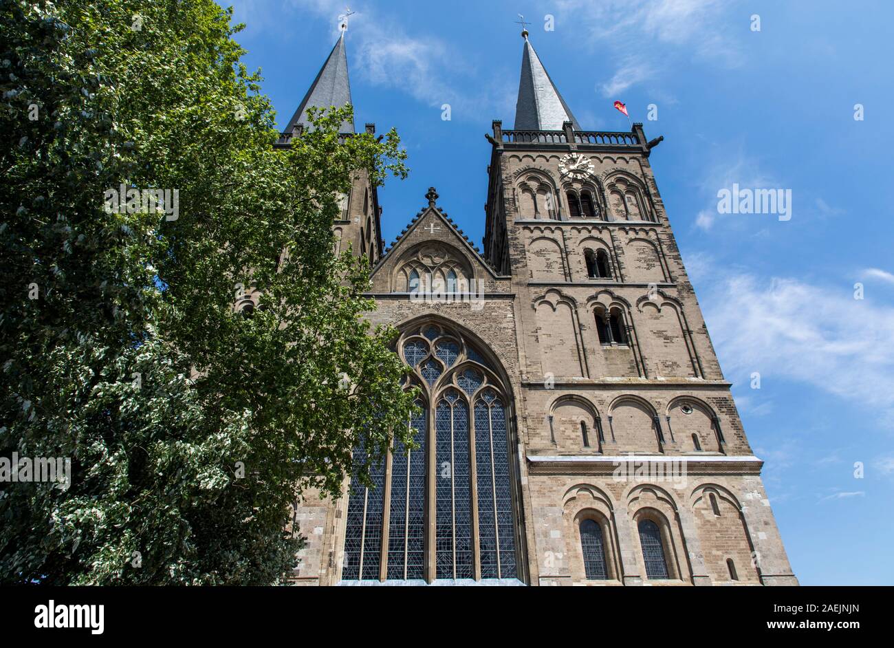 The Xanten cathedral and collegiate church St. Viktor, in Xanten Stock ...