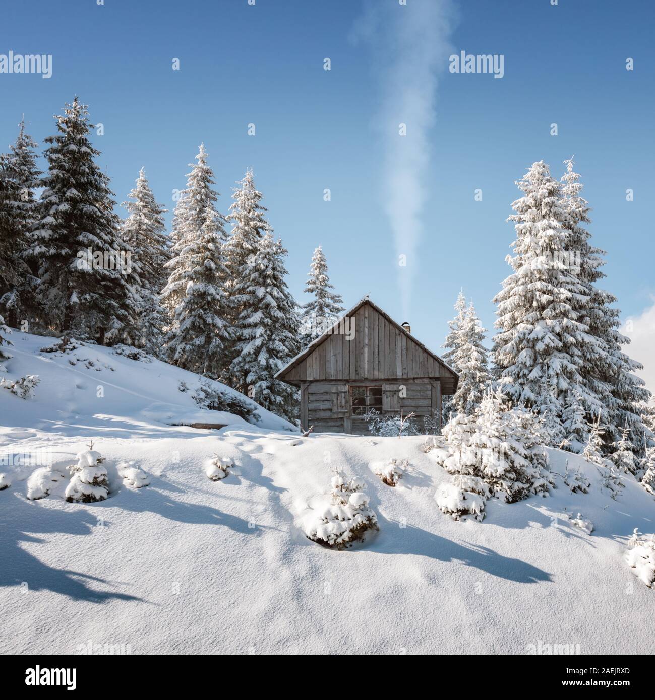 Chimney smoke cabin hi-res stock photography and images - Alamy