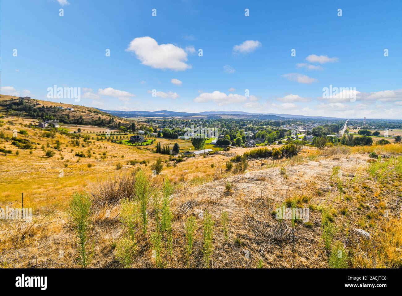 Hilltop view hi-res stock photography and images - Alamy