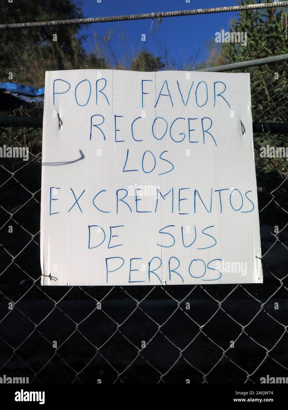 Hand written sign in Spanish asking dog owners to clean up after their ...