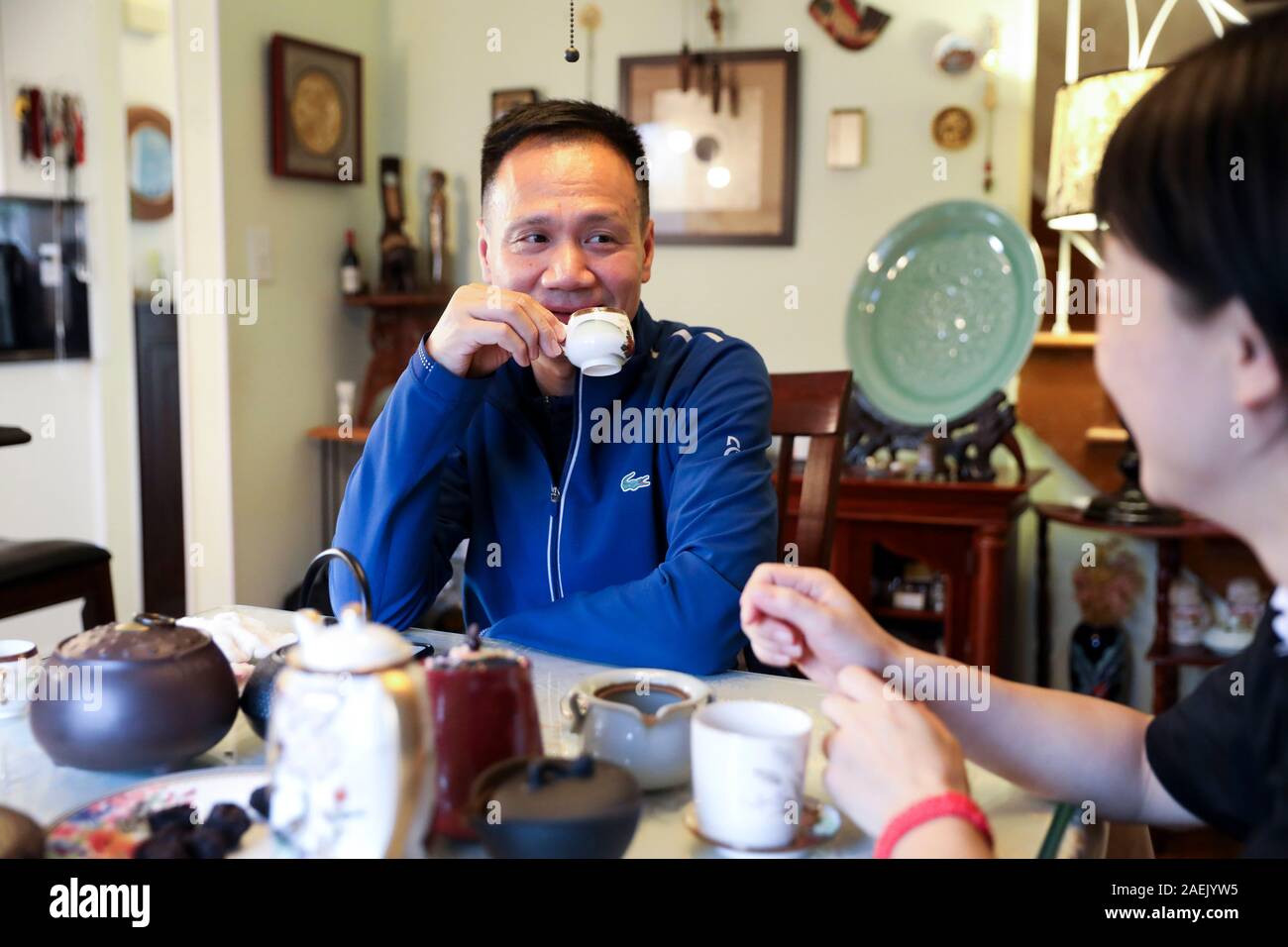 New York, USA. 20th Nov, 2019. Chen Sitan (L) talks with his wife Lin ...