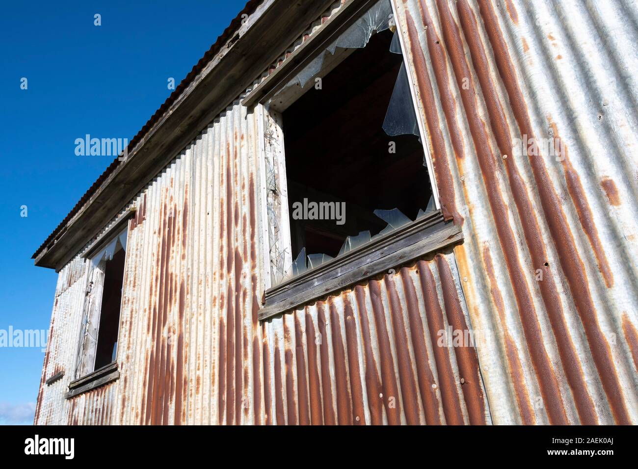 Broken down building broken down shack hi-res stock photography and ...