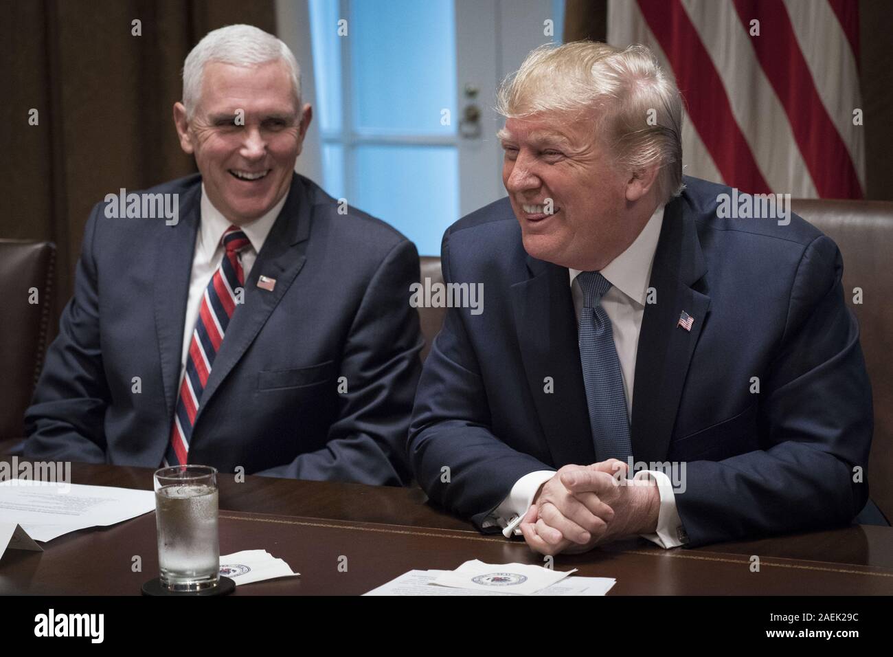 Politicians on cabinet table hi-res stock photography and images - Alamy