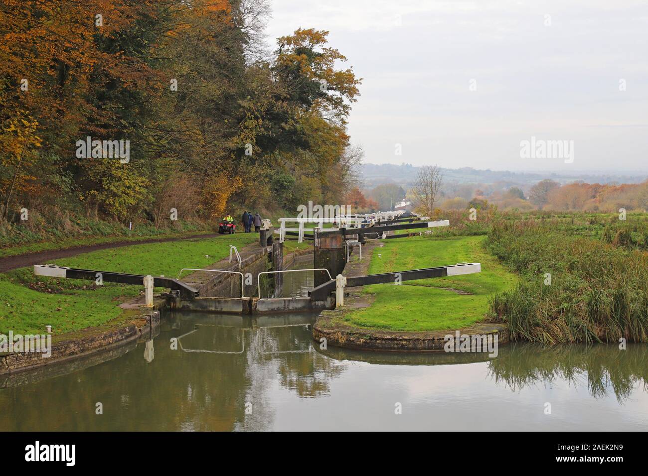 Caen Hill Locks on the Kennet and Avon Canal, a flight of 29 locks ...