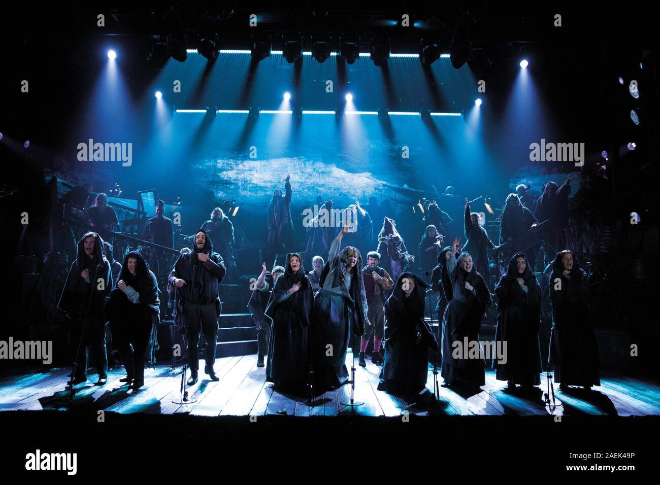 LES MISERABLES: THE STAGED CONCERT, Les Miserables Concert Company ...