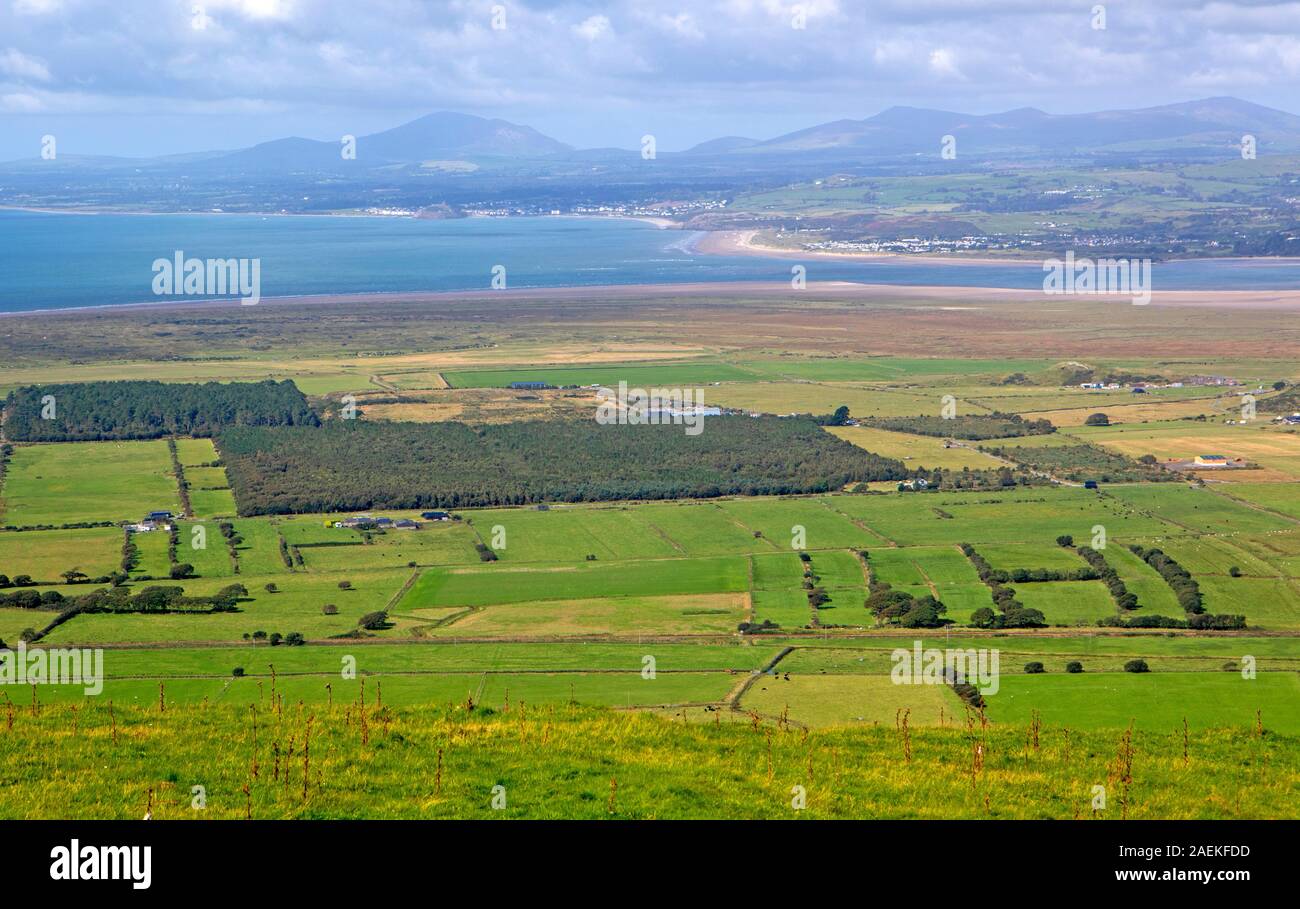 Tremadog Bay and Afon Glaslyn estuary near Porthmadog Stock Photo - Alamy