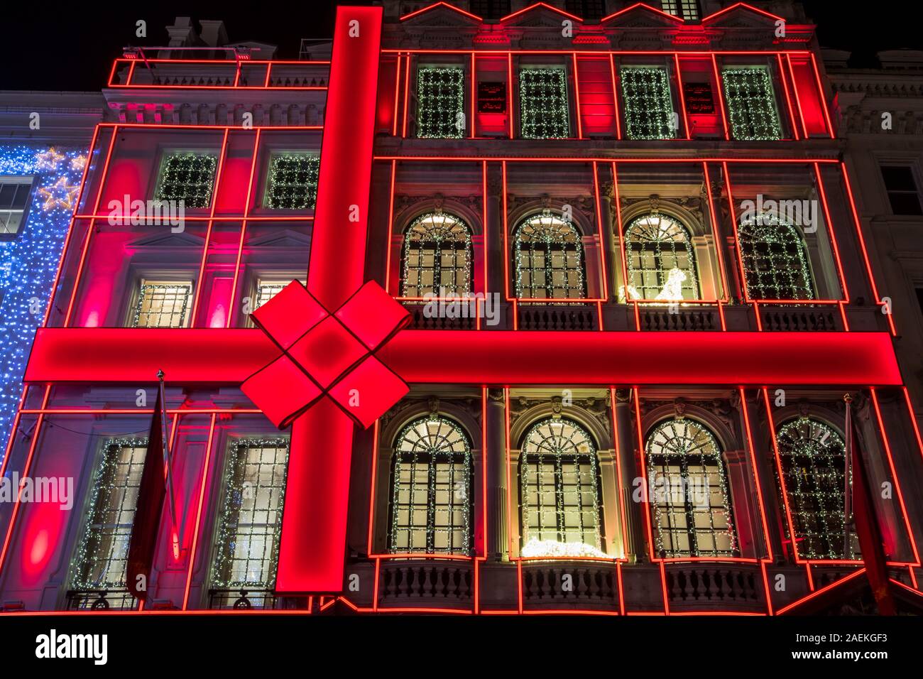Cartier store with christmas decorations hi-res stock photography and ...