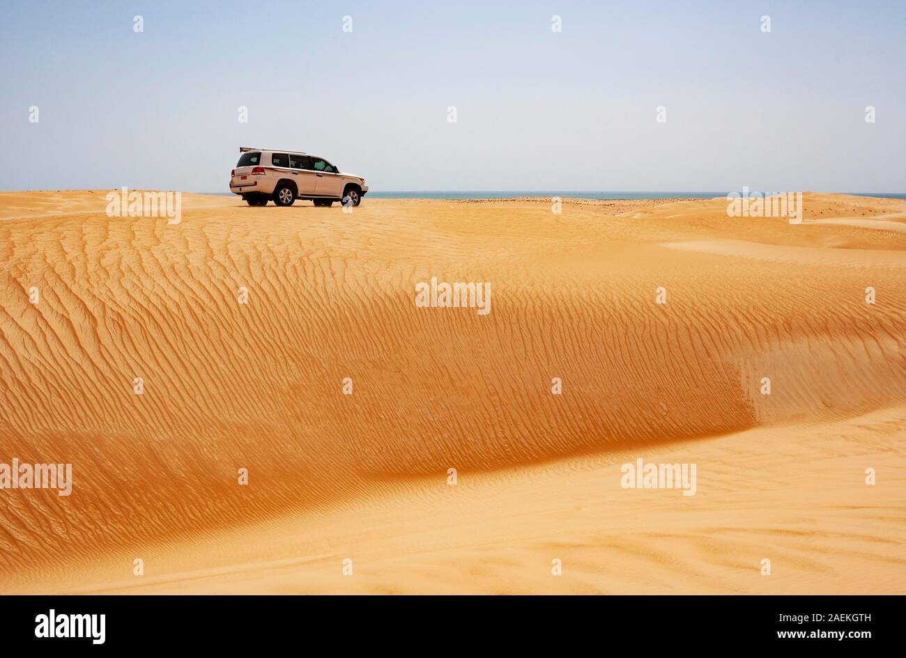 Arabian desert cars hi-res stock photography and images - Alamy