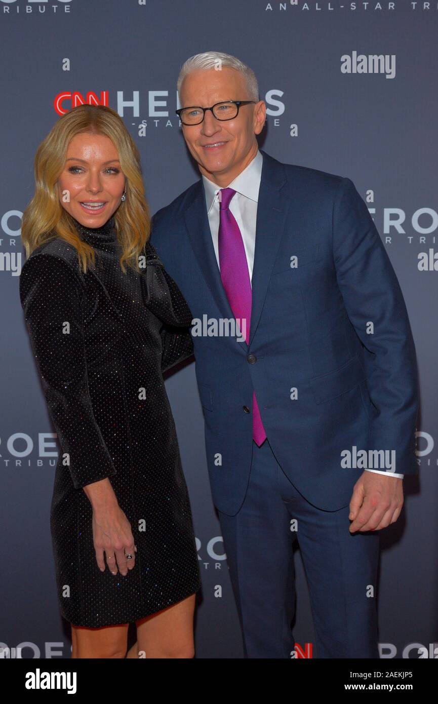 NEW YORK, NY - DECEMBER 08: Kelly Ripa and Anderson Cooper attend the ...