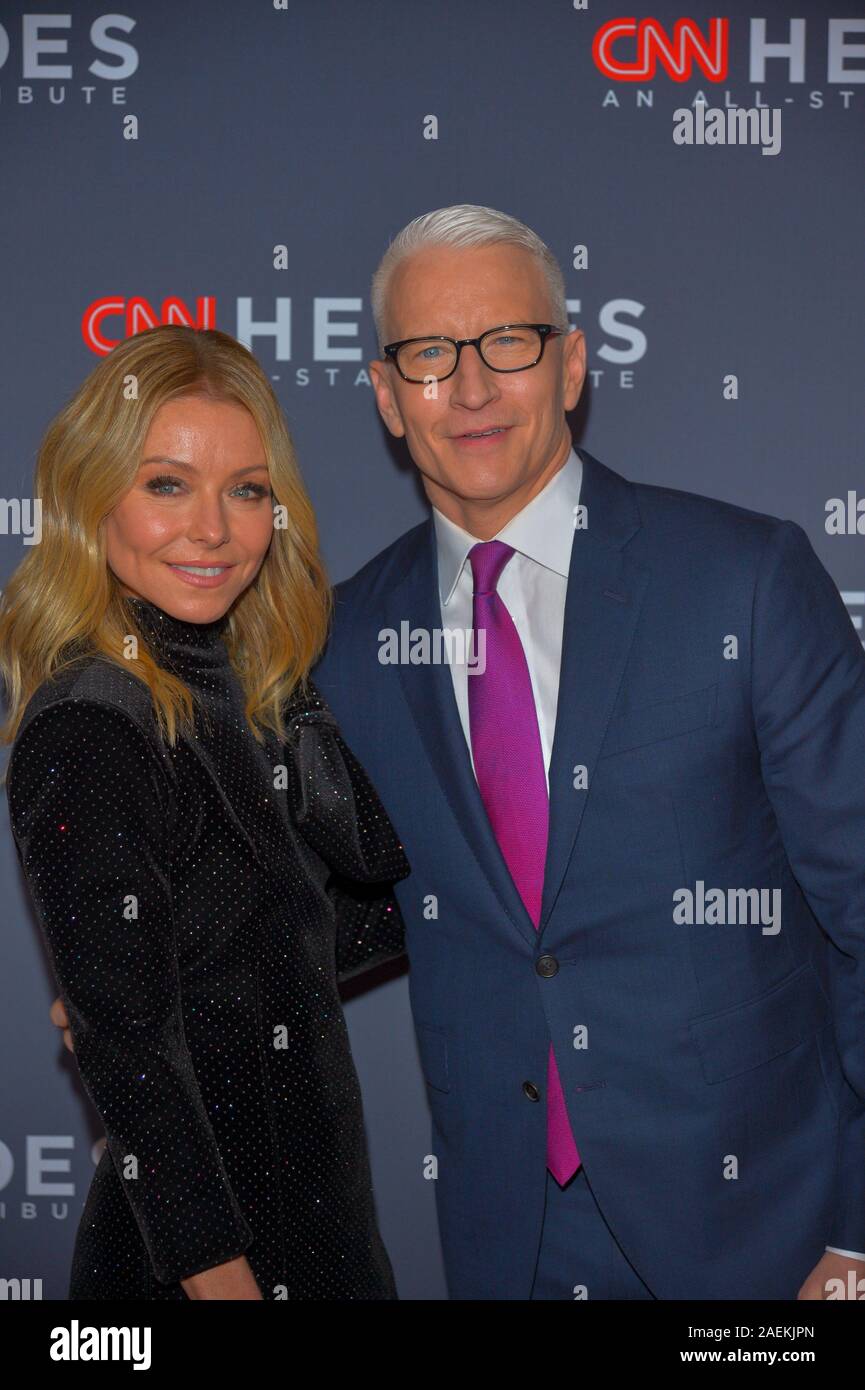 NEW YORK, NY - DECEMBER 08: Kelly Ripa and Anderson Cooper attend the ...