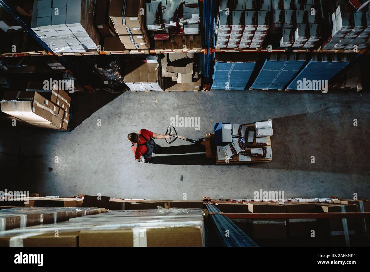 Dark warehouse boxes hi-res stock photography and images - Alamy