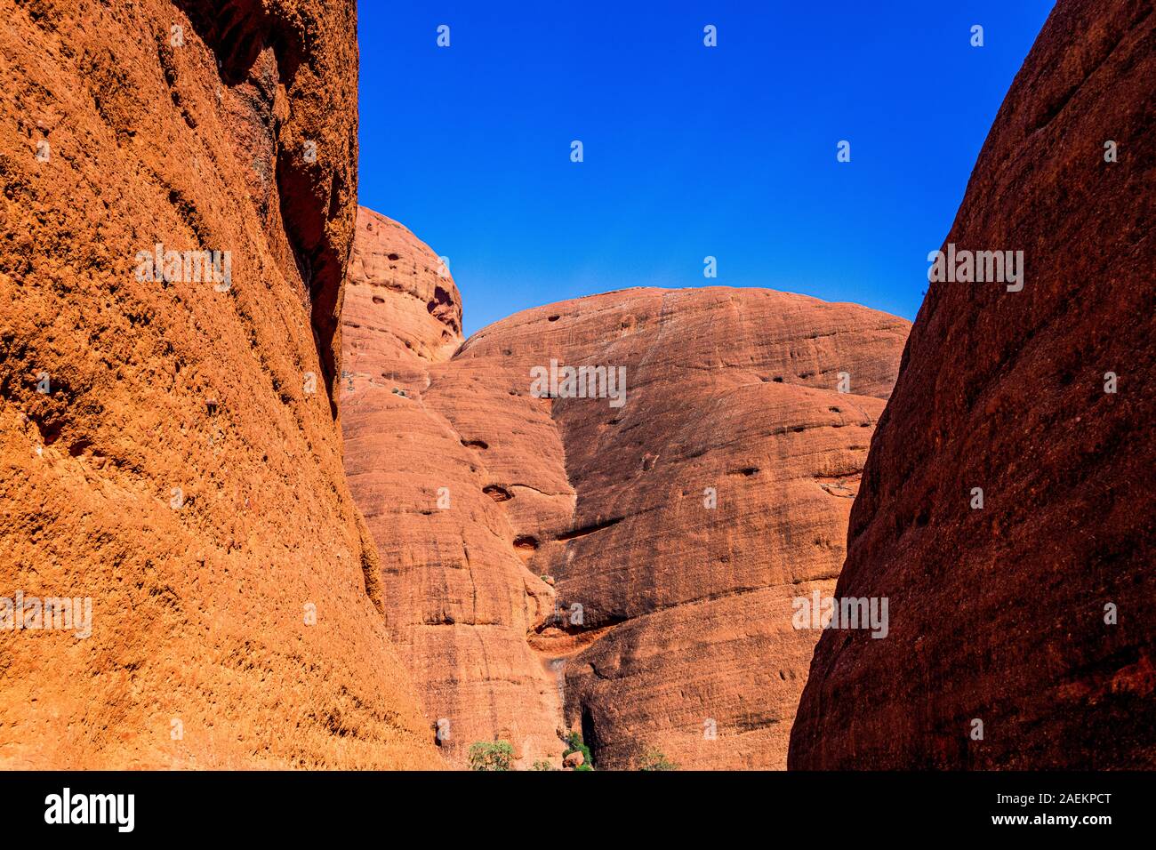 Uluru walking trail hi-res stock photography and images - Alamy