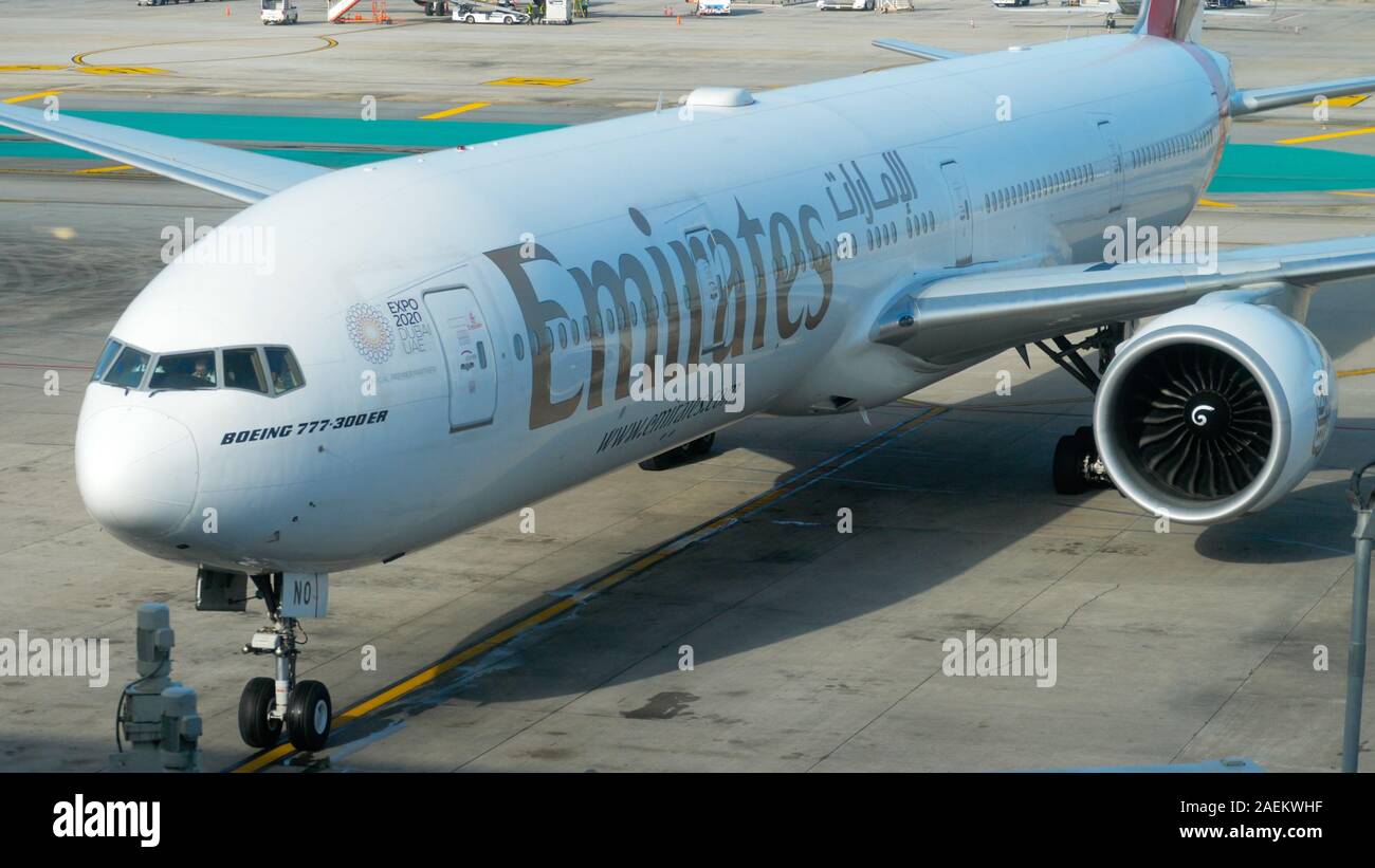 Boeing 777 taxiing hi-res stock photography and images - Alamy