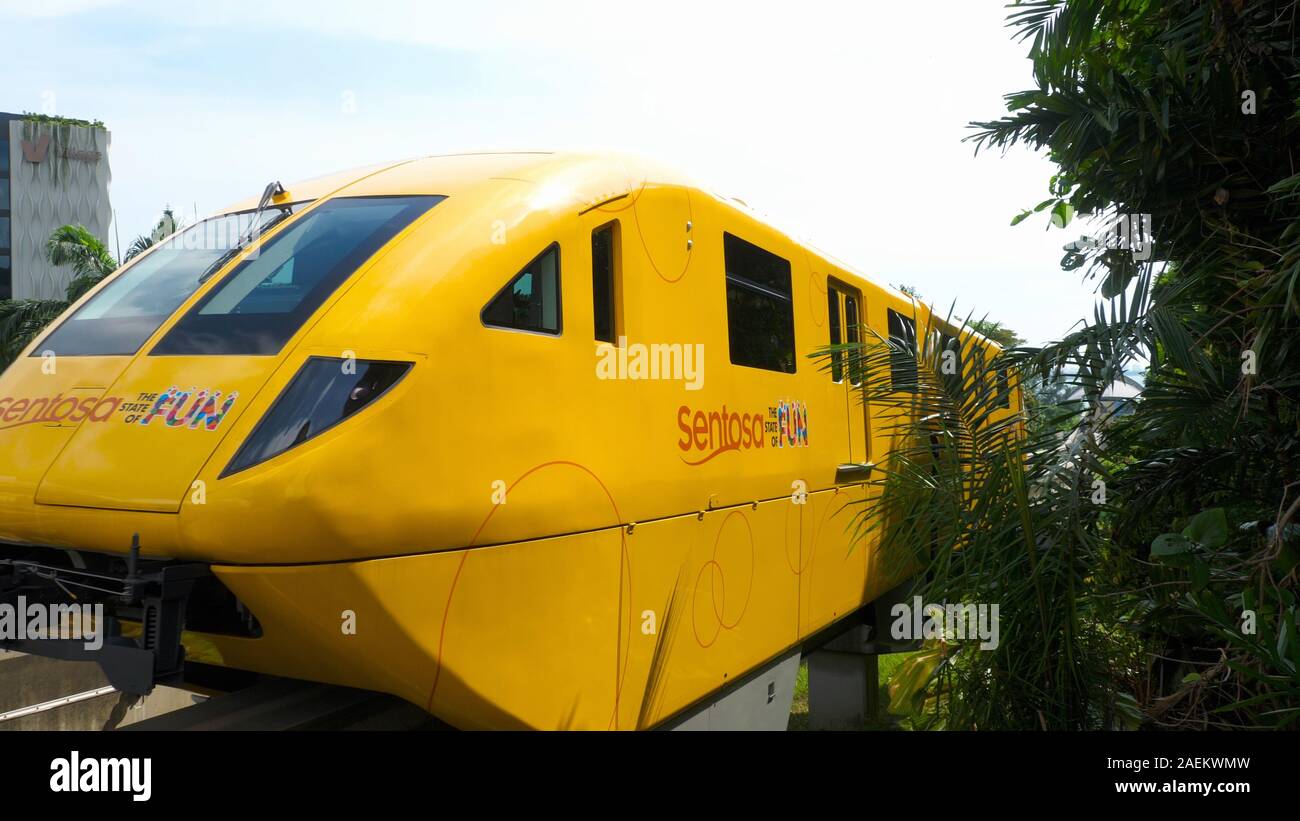 Monorail train on Sentosa island Stock Photo - Alamy