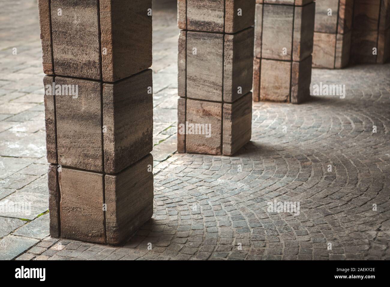 Architectural detail of exterior columns Stock Photo - Alamy