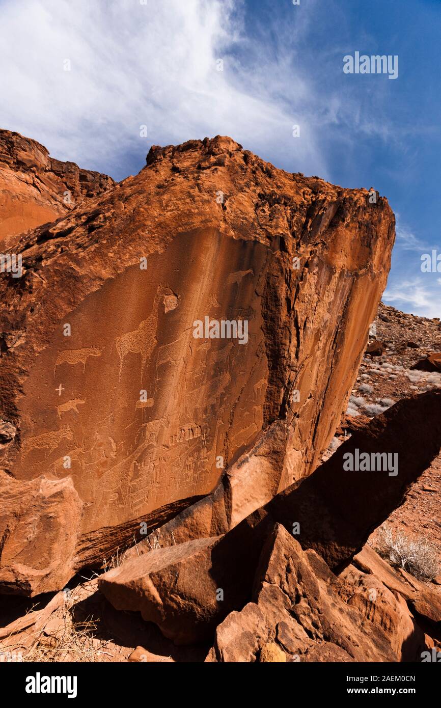 Twyfelfontein, ancient bushman(San) rock engravings, Twyfelfontein or ...