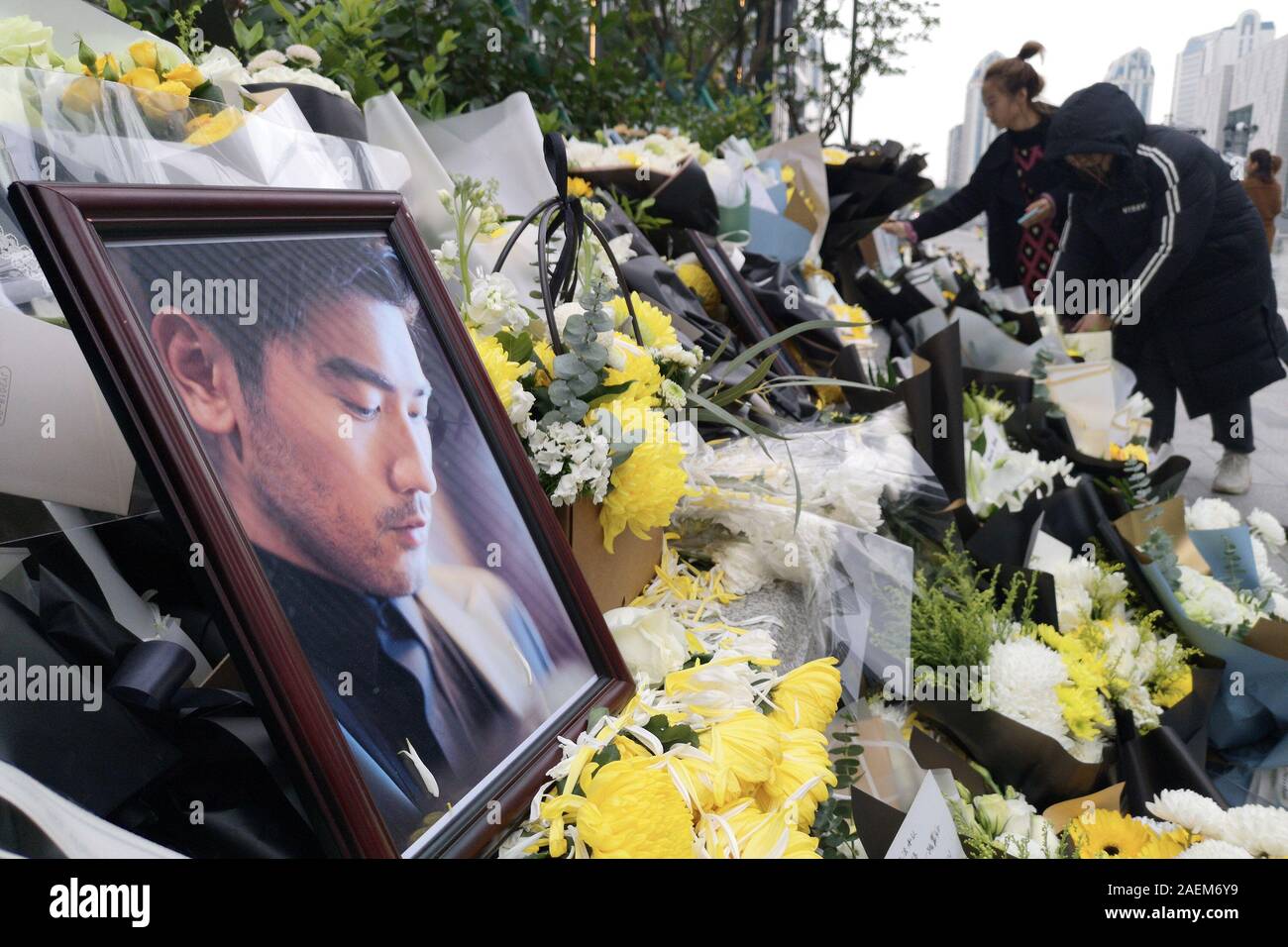 Fans lay individual wreathes and flowers at the recording scene in ...