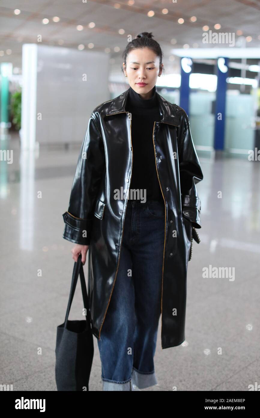 Chinese supermodel Liu Wen arrives at a Beijing airport before ...