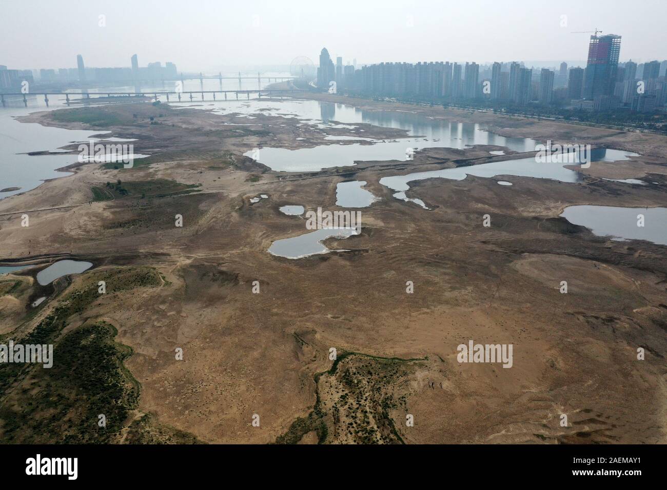 Aerial view of the riverbed on one of the Yangtze River¯s major ...
