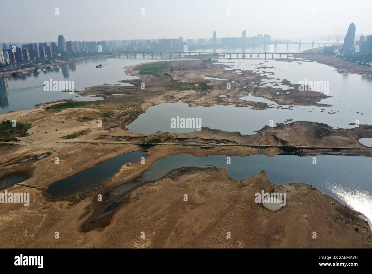 Aerial view of the riverbed on one of the Yangtze River¯s major ...