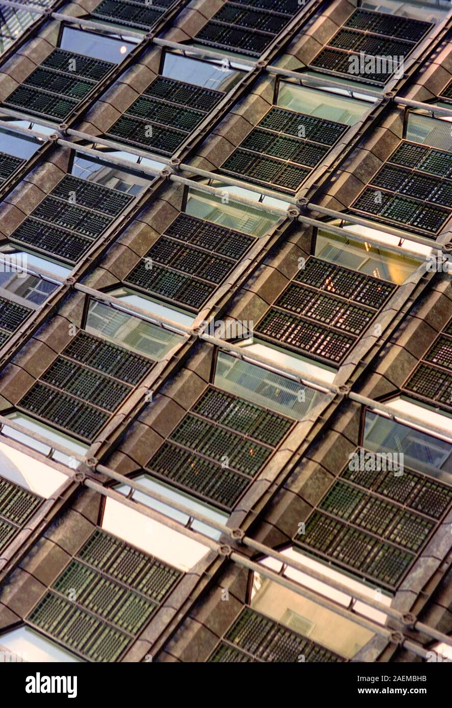 Detail of a building showing lines and patterns Stock Photo - Alamy