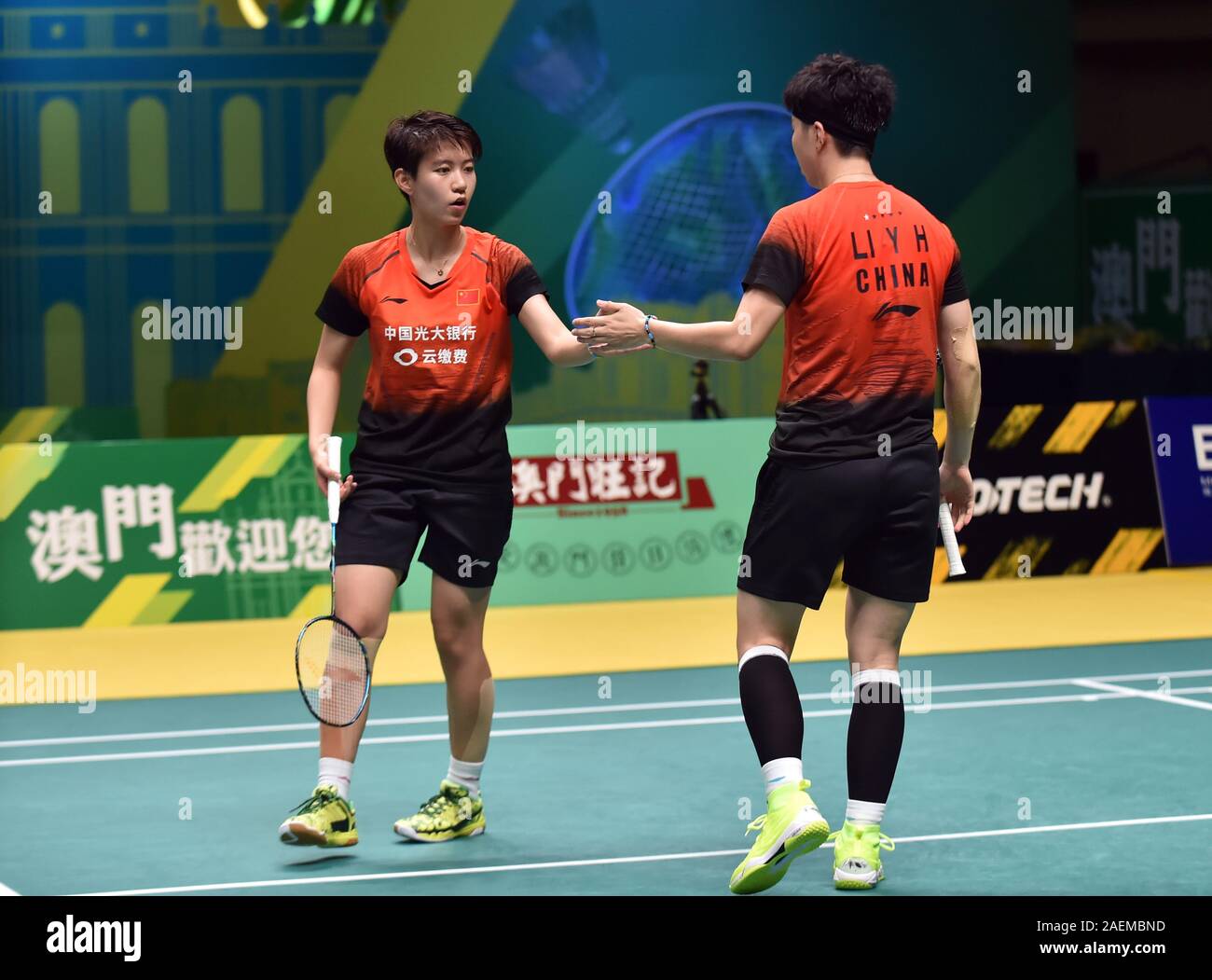 Chinese professional badminton players Du Yue and Li Yinhui compete ...