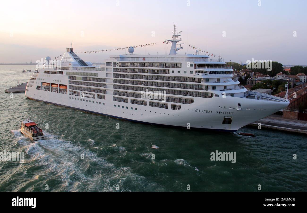 Silver spirit cruise ship hi-res stock photography and images - Alamy