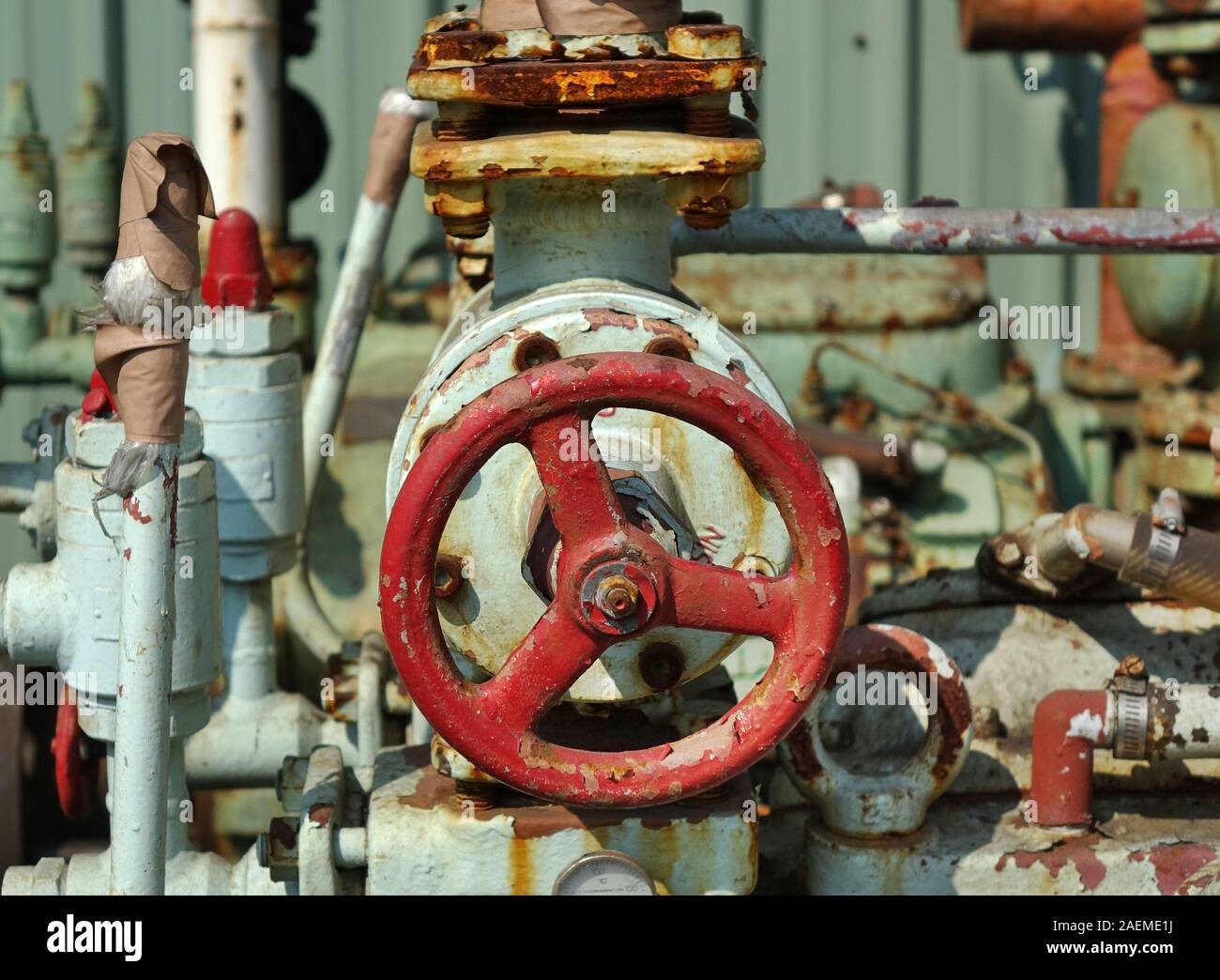 Abandoned industrial equipment hi-res stock photography and images - Alamy
